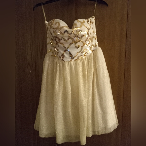 Windsor | Dresses | Beautiful Windsor Cream Color Dress | Poshmark